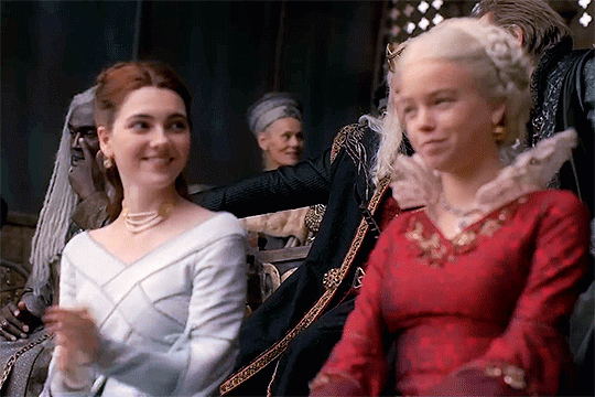 "Надену все лучшее сразу": стиль принцесы Рейниры в сериале "Дом ...