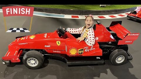 София играет с папой в парке развлечений | Sofia and Family Fun at the Amusement Park | Funny ...