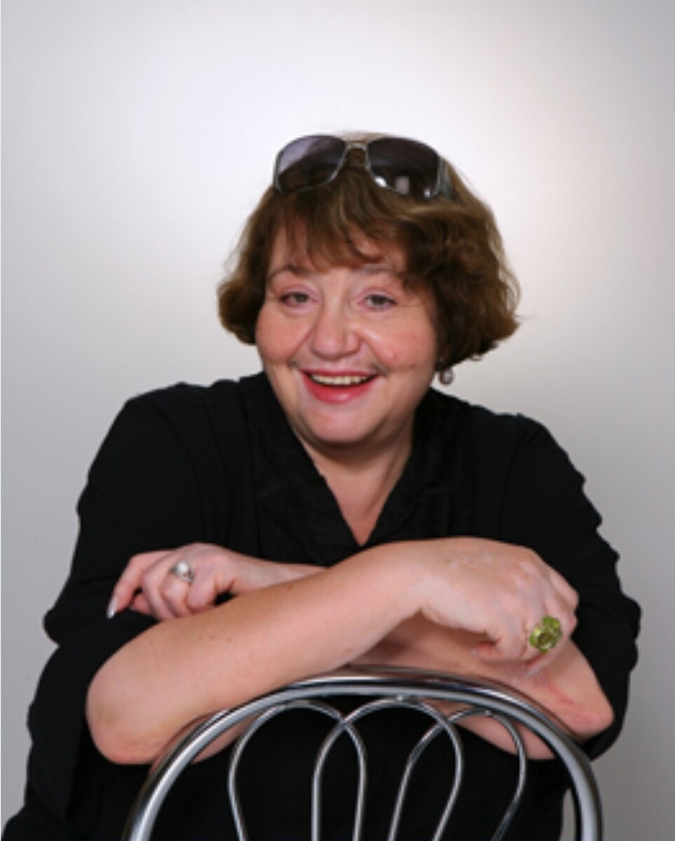 "На грани жизни и смерти меня спас мой оптимизм". Писательница ...