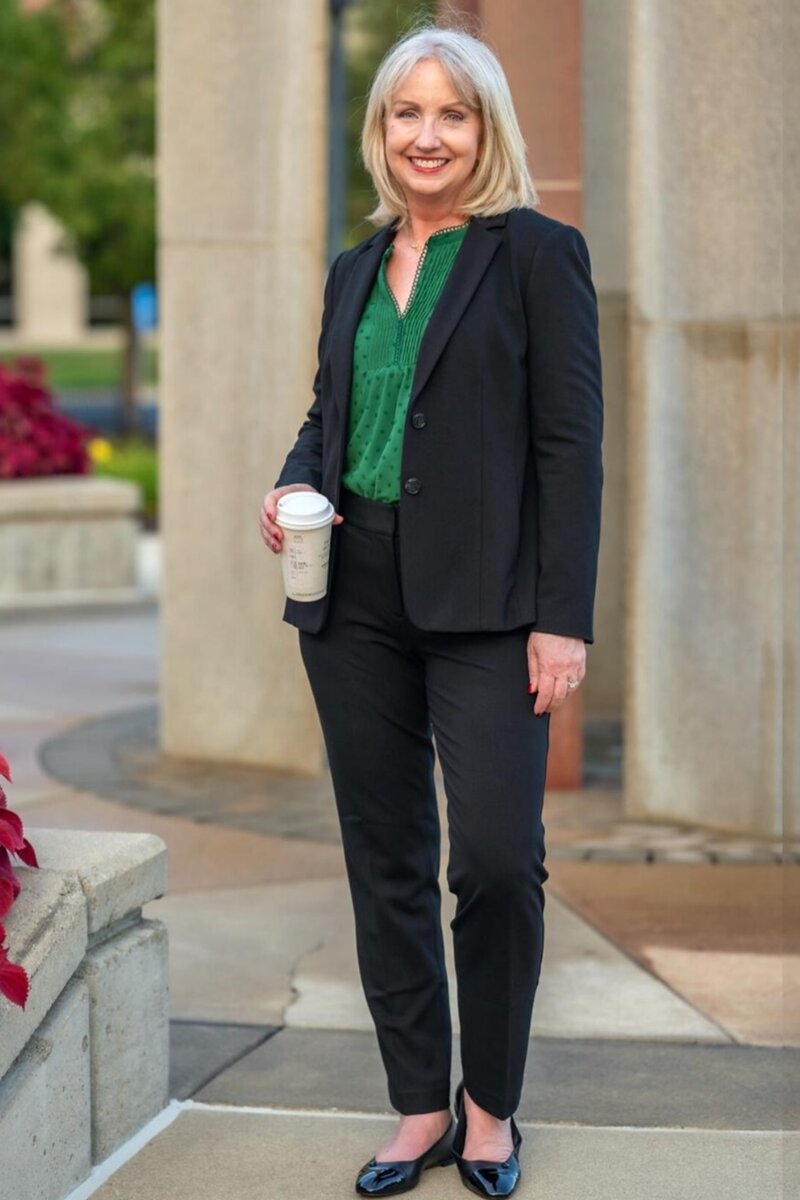 А вы можете ответить, какой пиджак выгодно иметь женщине для стильных ...