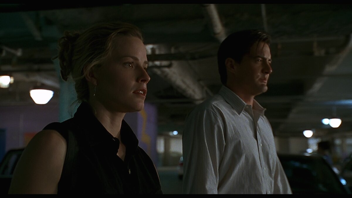 Триллер о том, как тяжело оставаться человеком без привычных технологий. "Эффект спускового ...