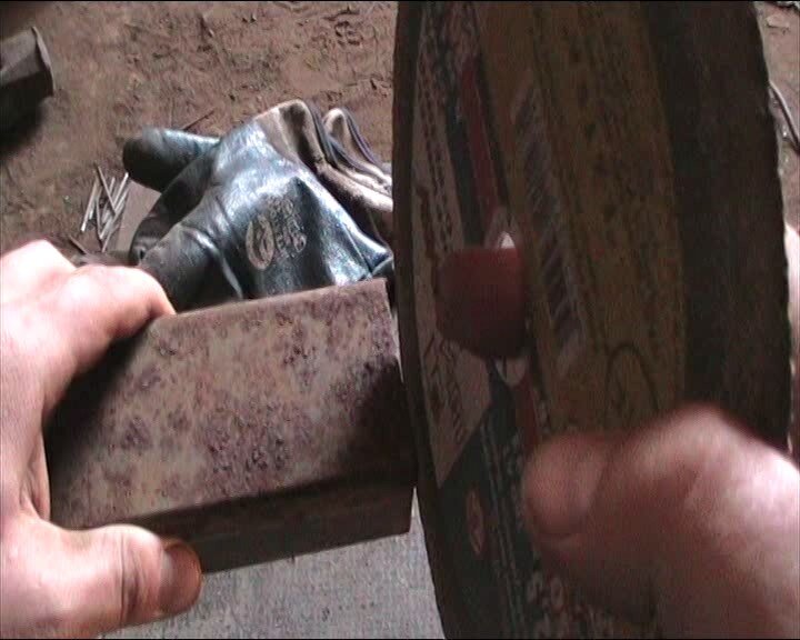 Как болгаркой резать толстый металл, чтобы не закусило диск. | Для ...
