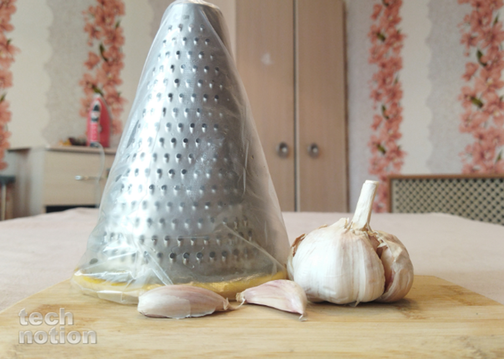 Для чего терку оборачивают целлофаном, а сельдерей заворачивают в фольгу: 8 кухонных хитростей ...