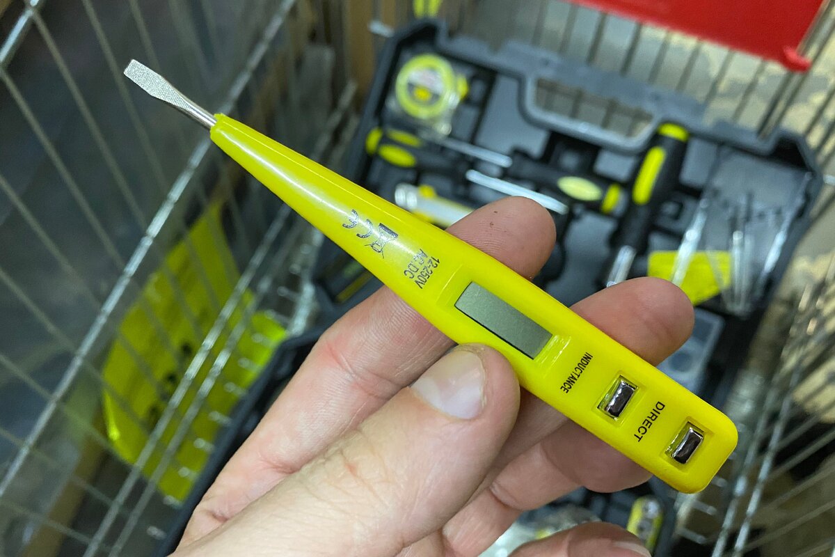 Посмотрел, из чего сделаны инструменты в большом наборе из «Светофора ...