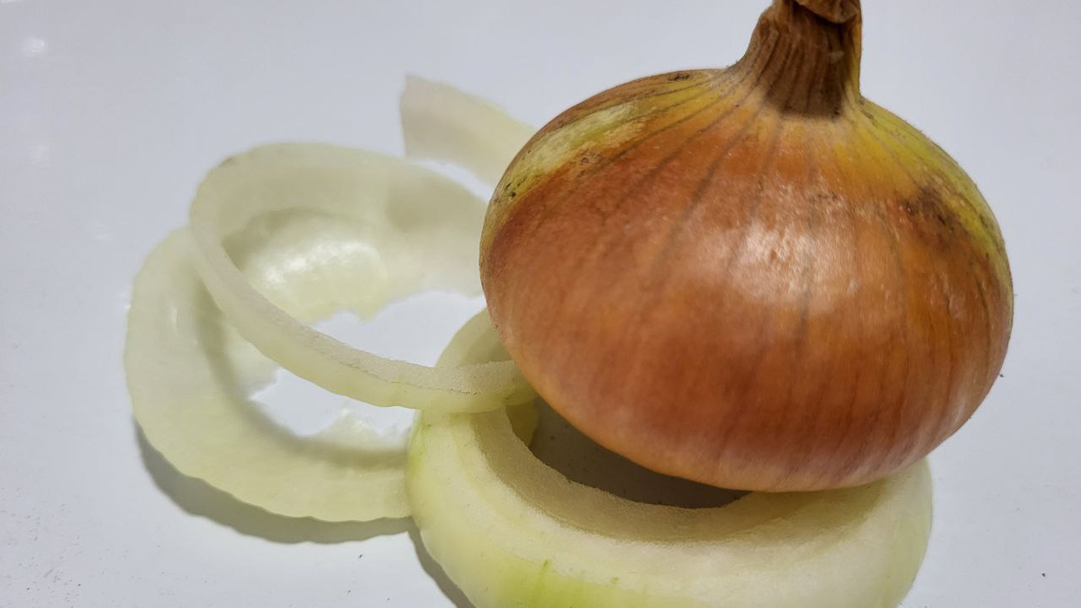 Положила лук в носки и легла спать, а на утро ахнула глядя на свои ...