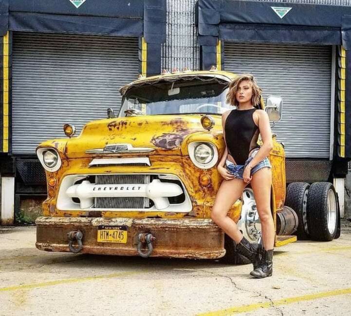 10 идеальных фотографий девушек рядом с грузовиками | Все о грузовиках – Trucksplanet | Дзен