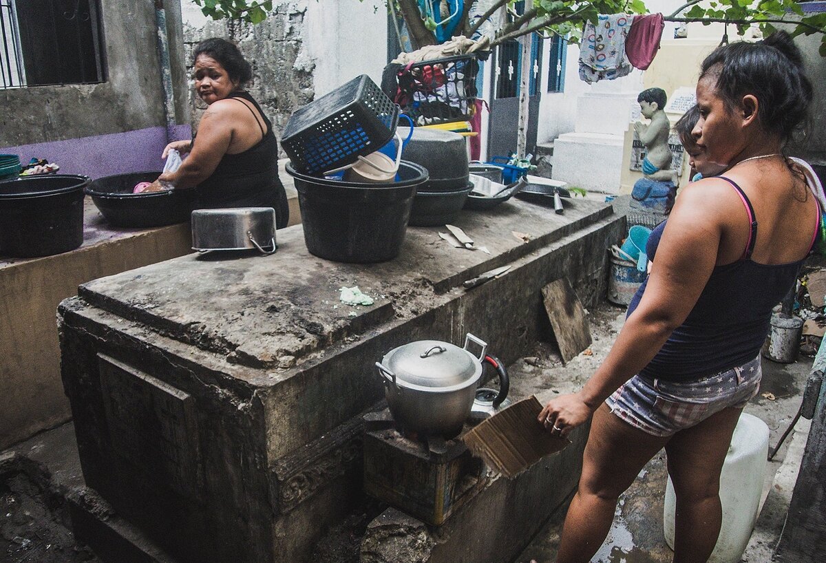 В туалете спрятали пекарню самсы и чебуреков (Видео) - «То ли смех, то ...