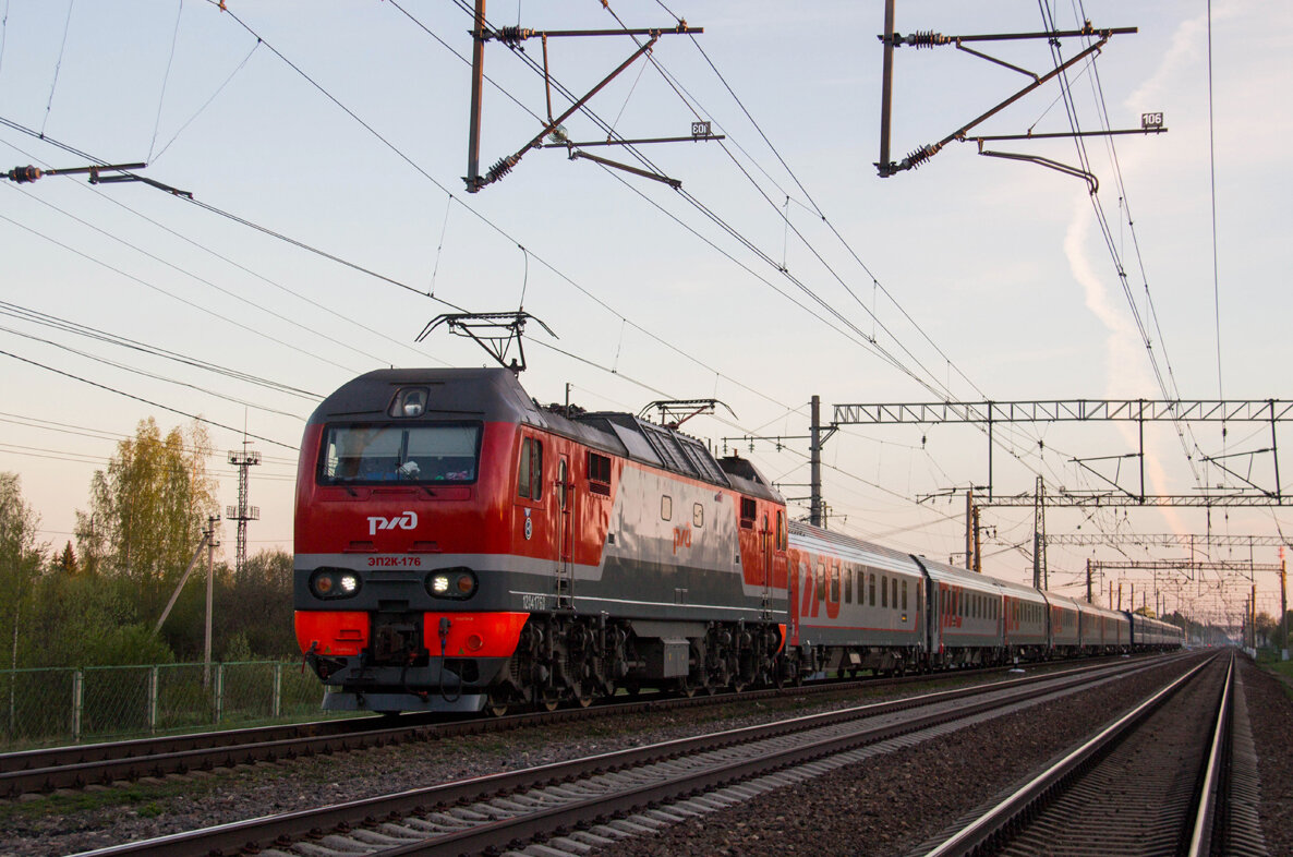 Может ли пассажирский локомотив водить грузовые составы и наоборот ...