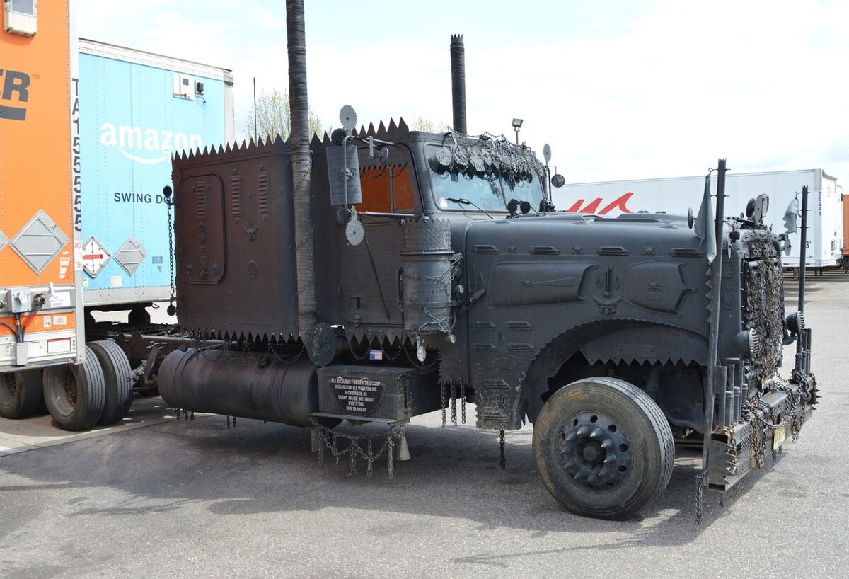 Реальный грузовик американского дальнобойщика. Я бы испугался, увидев ...