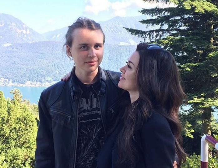 Как выглядит Майкл Стрюков сын Анастасии Заворотнюк какие у него отношения с сестрой Анной