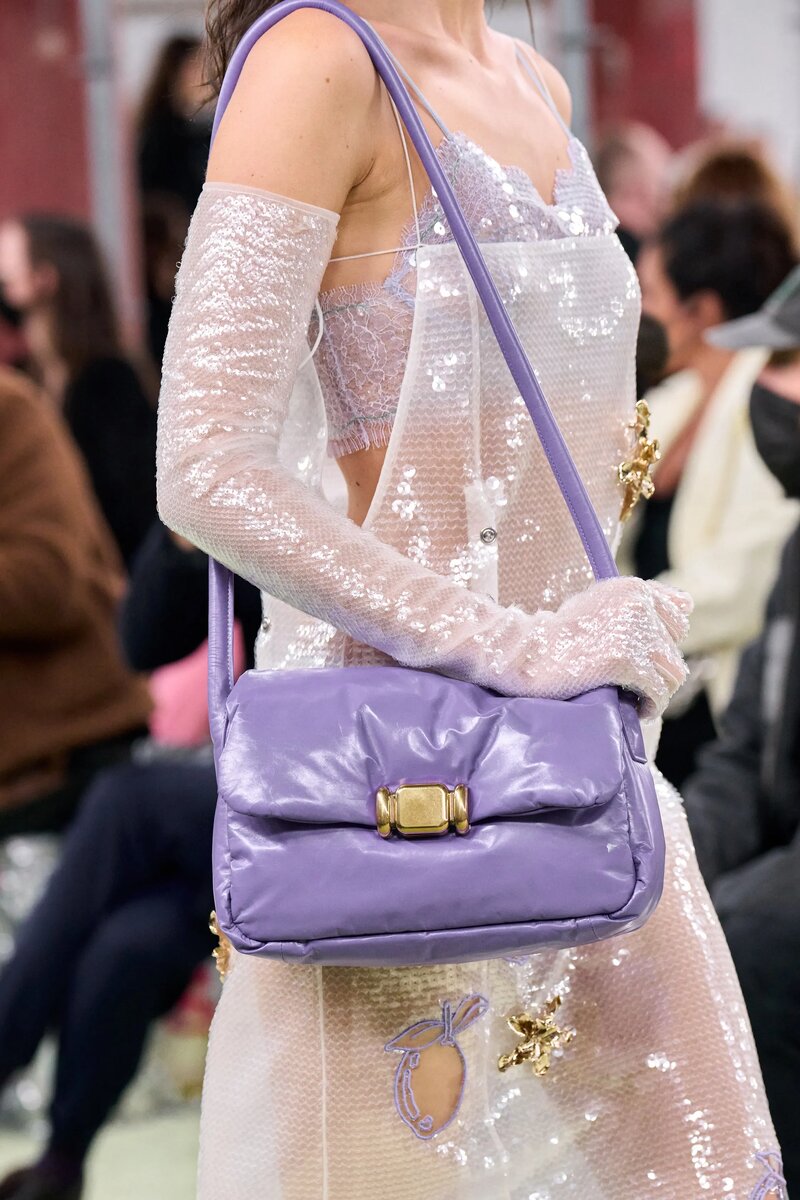 Красный, синий, голубой — выбирай себе любой Топ 5 ярких цветов этой ...