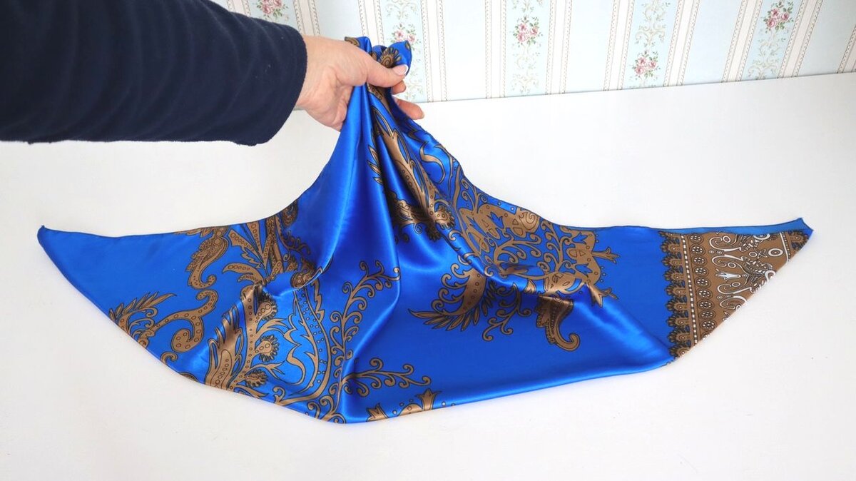 Красиво завязанный платок на шее украсит любую женщину. Посмотрите, как ...
