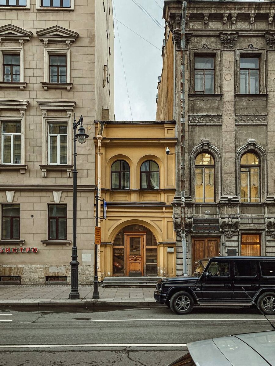 Самый маленький дом в Петербурге и его обратная сторона Блог Саши