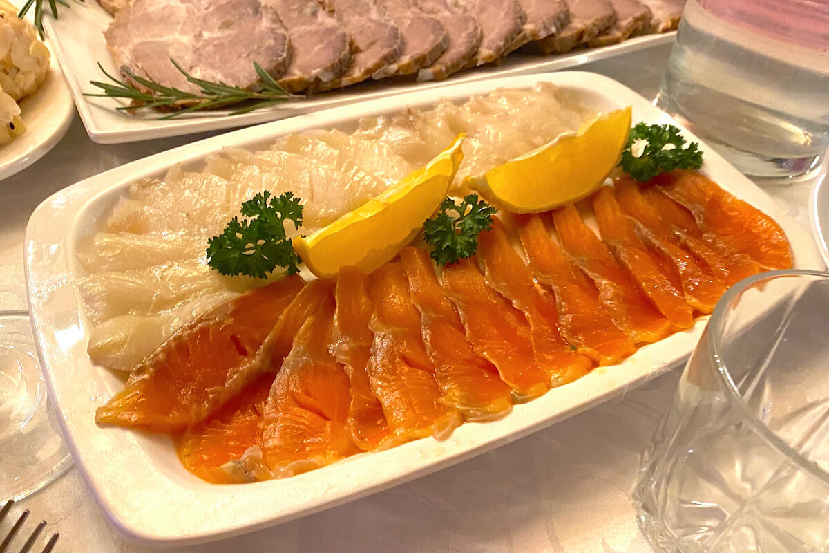 Застолье: обзор праздничного стола, чем угощала родных и как отметили ...