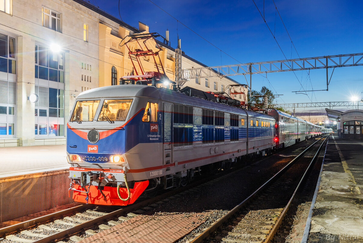 ЧС200 - уникальный локомотив, который едет 200 км/ч и которому до сих ...