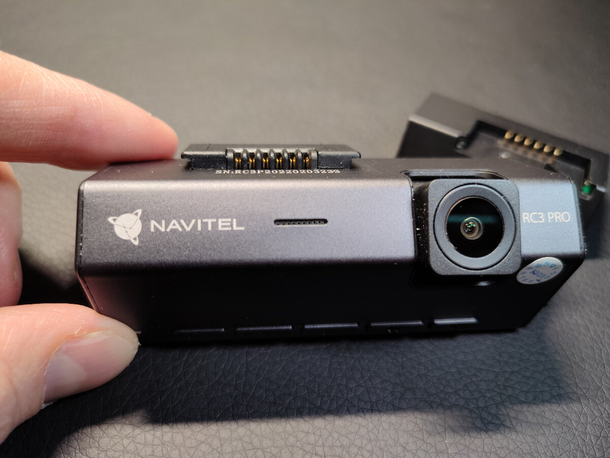 Обзор крутого видеорегистратора Navitel RC3 PRO: три камеры для полной ...