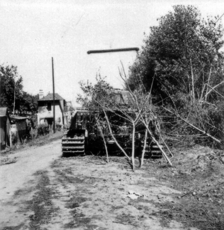 Destroyed Tiger II heavy tank from the 503rd Heavy Panzer Battalion ...