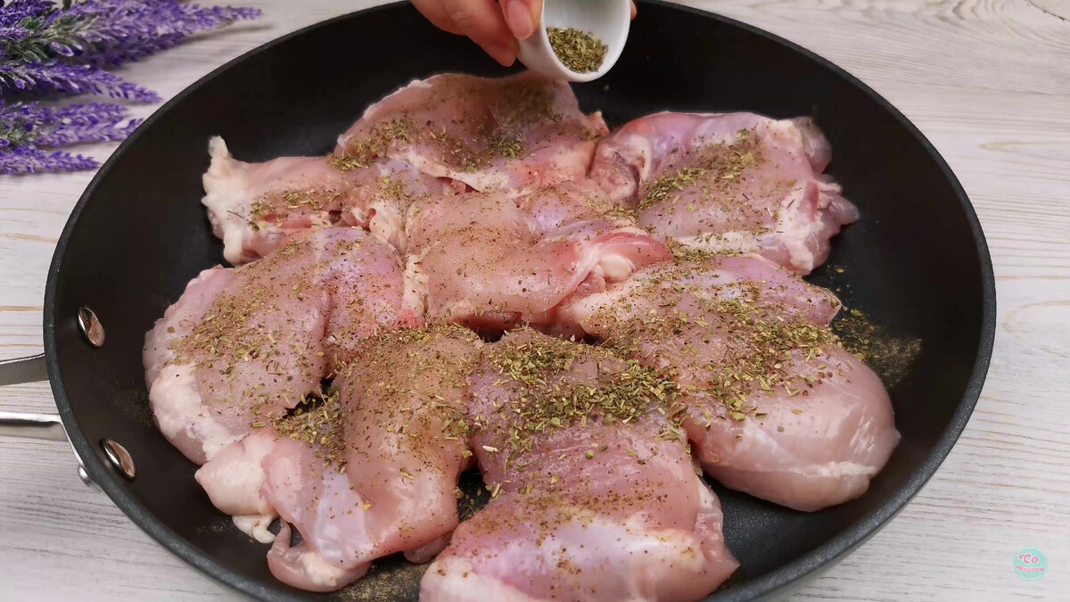 Приготовьте куриные бедра таким образом, и результат будет превосходным ...