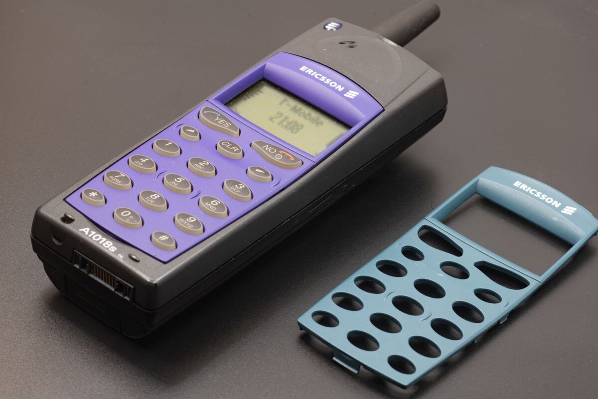 30 лет назад в России впервые позвонили по сотовому и началась эпоха ...