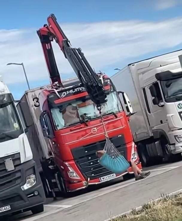 9 забавных и грустных фото про грузовики и дальнобойщиков | Все о грузовиках – Trucksplanet | Дзен