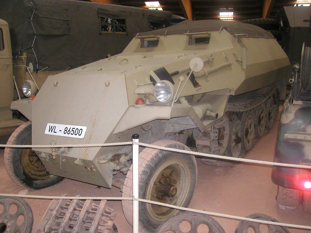 Чехословацкий послевоенный бронетранспортёр Tatra OT-810, который был ...