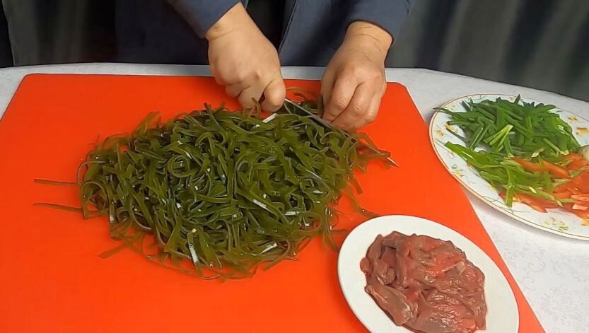 Жареная морская капуста с мясом по-корейски. Простой, пошаговый рецепт ...
