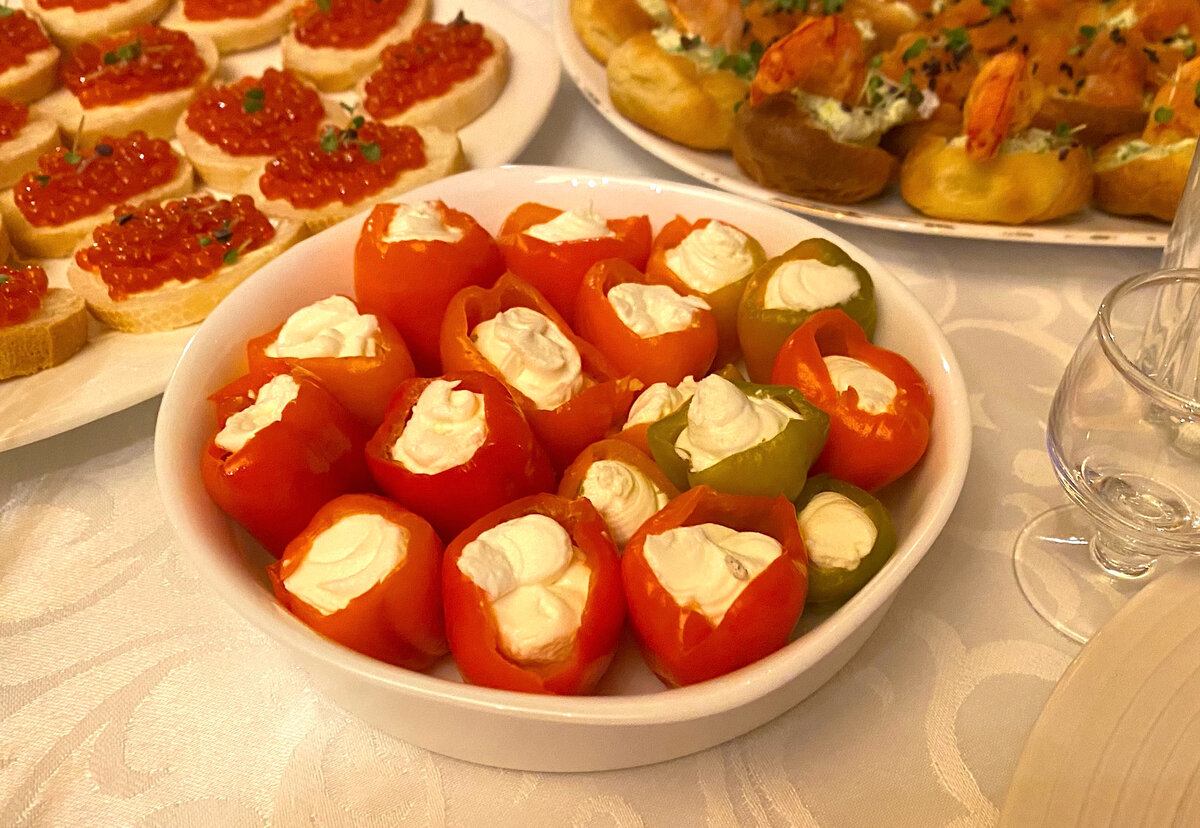 Застолье: обзор праздничного стола, чем угощала родных и как отметили ...