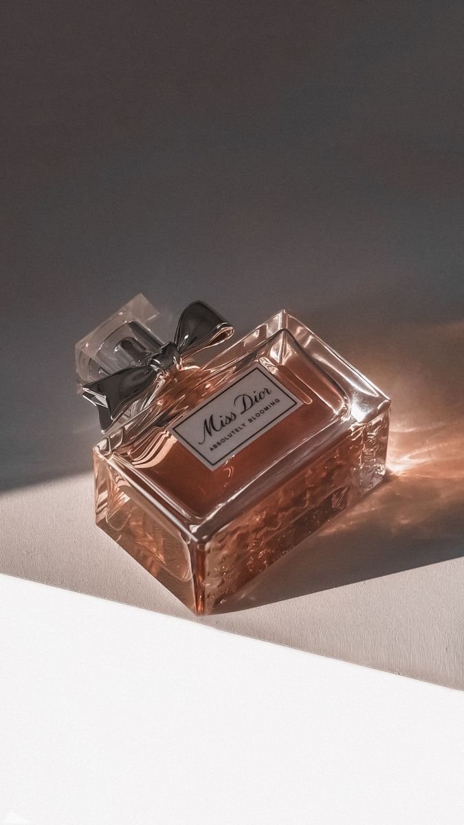 Какой аромат Dior выбрать женщине: 7 лучших парфюмов бренда | ТУТИ ...