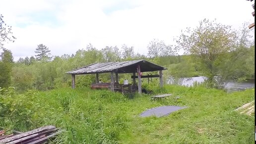 ЖИВЁМ В ИЗБЕ ТРЕТИЙ ДЕНЬ ВОКРУГ ГЛУХАЯ ТАЙГА ЛОВИМ ХАРИУСА В