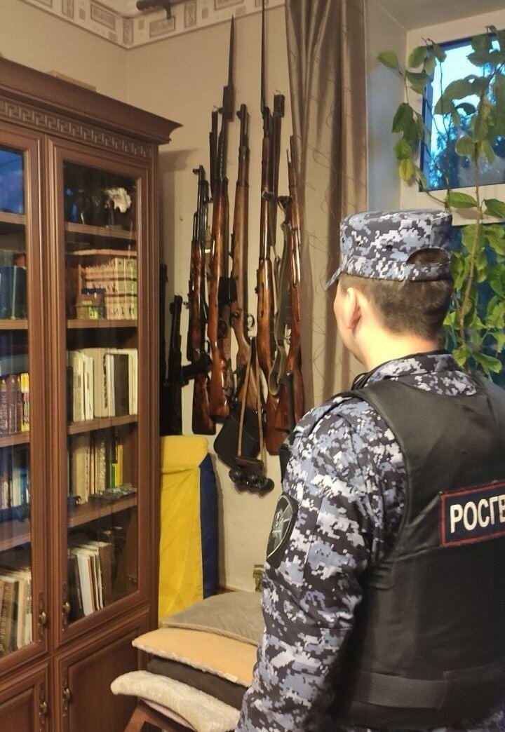 На Васильевском острове сотрудники Росгвардии задержали обнаженного ...