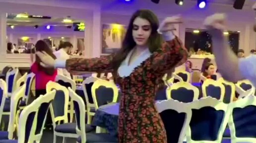 Зажигательные танцы кавказа Красивая девушка Тамила танцует лезгинку