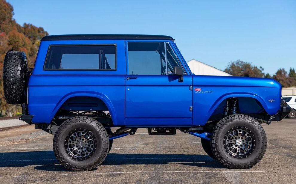 Этот Ford Bronco 1968 года с двигателем Coyote, способен разорвать ...