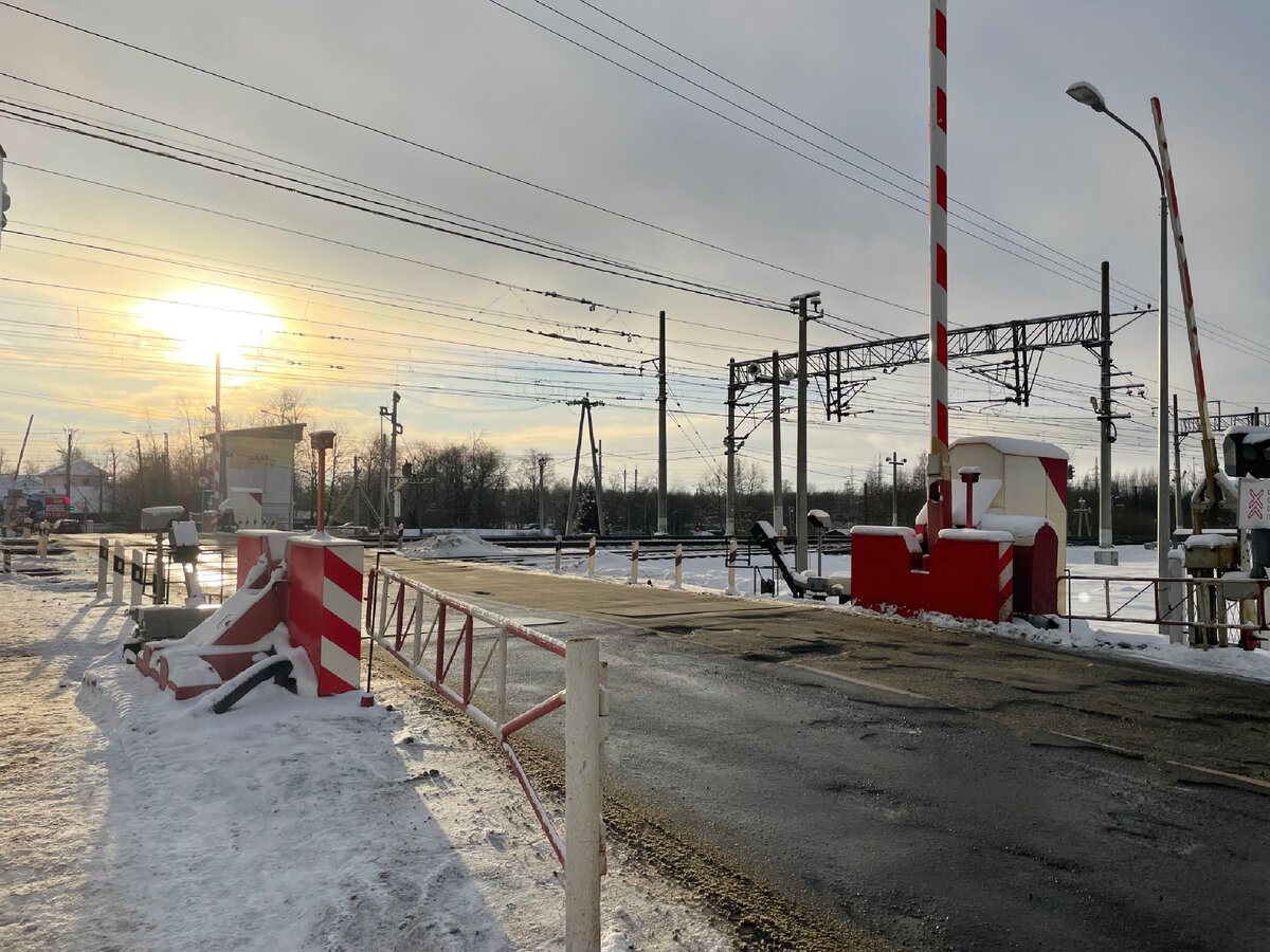 Как полностью предотвратить ДТП на переезде при помощи одного маленького табло Разбираем идею