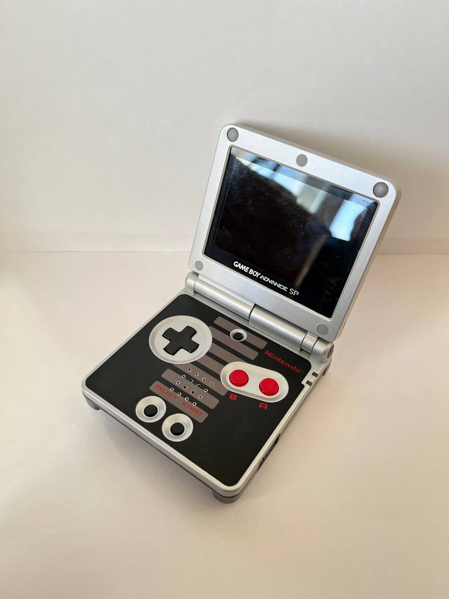 Game Boy advance SP - последний представитель легендарной серии ...