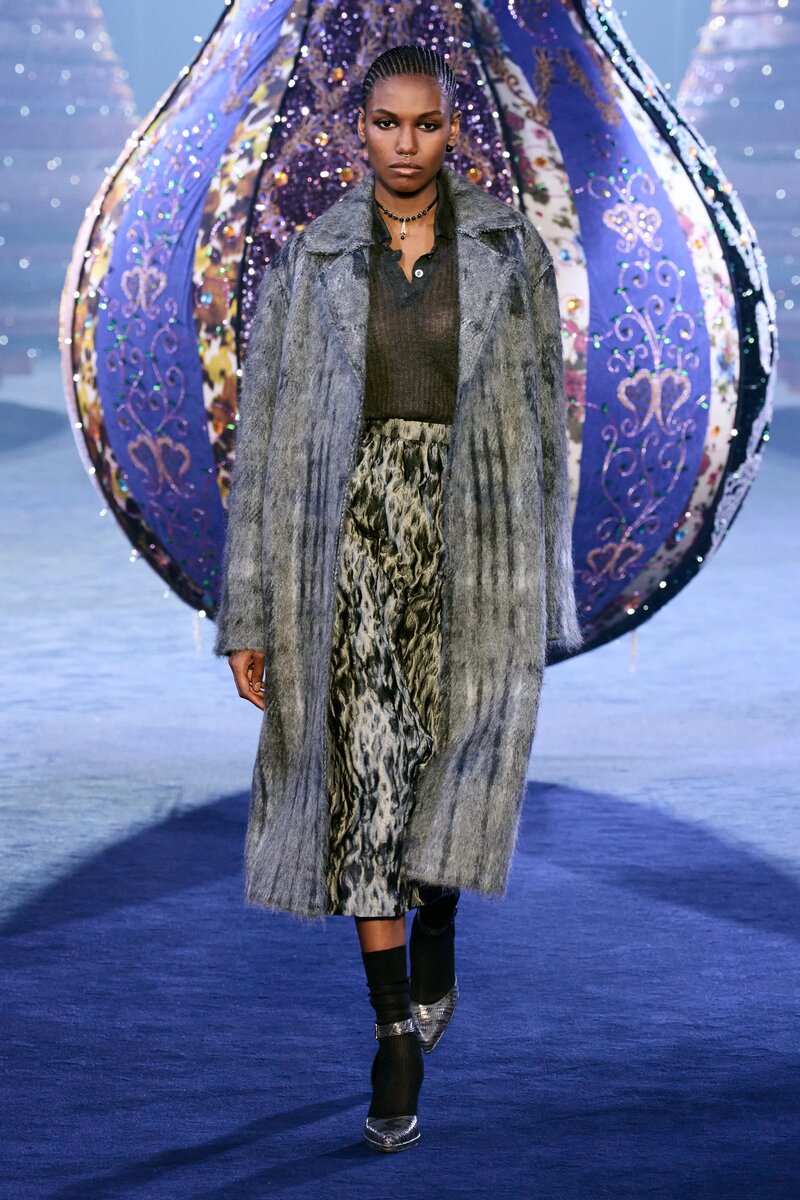 Christian Dior осень-зима 2023/2024 — взгляд в 50-е сквозь призму современности | LESEL fashion ...