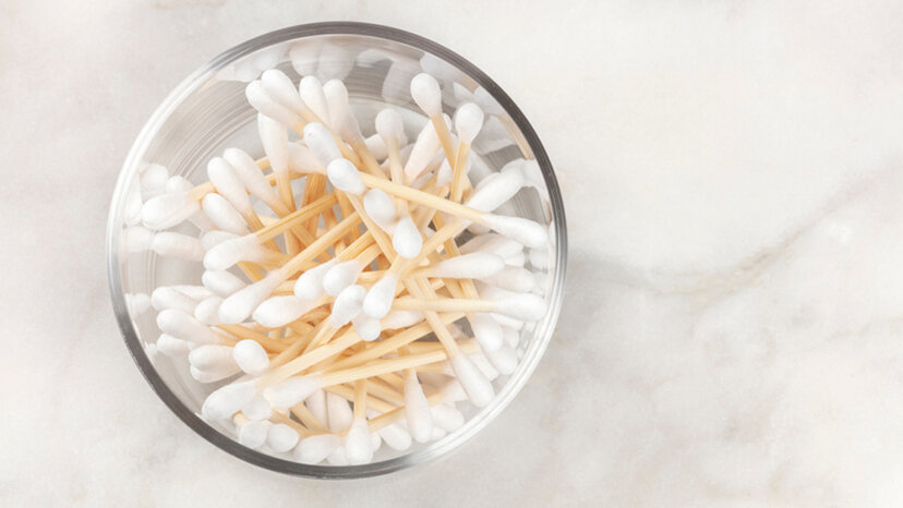 Ватные палочки, свечи и капли: как чистить уши правильно | ТЕЛЕКАНАЛ ...