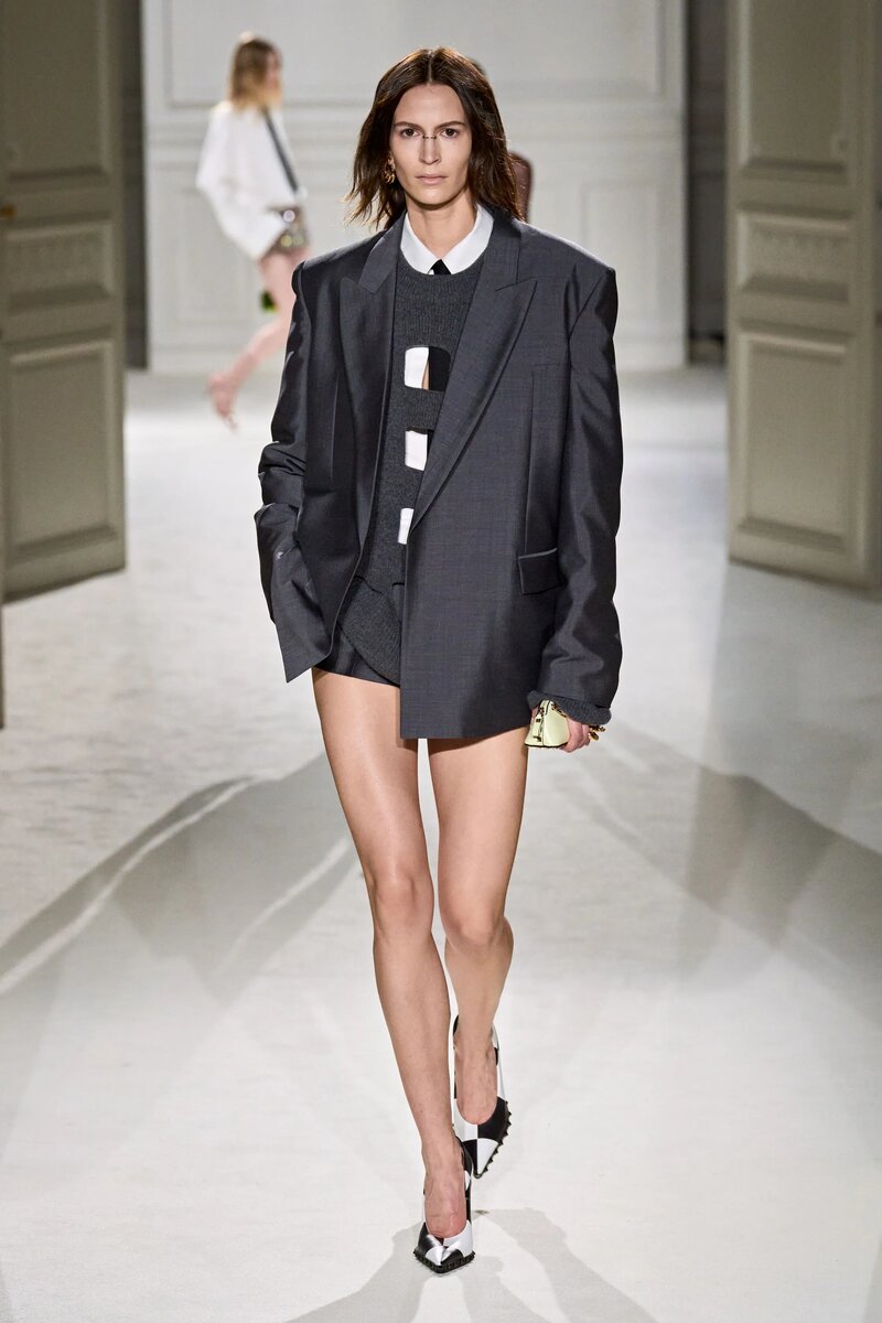 Коллекция Valentino FW 2023/2024 — офисная одежда, женственность и роскошь глазами поколения ...