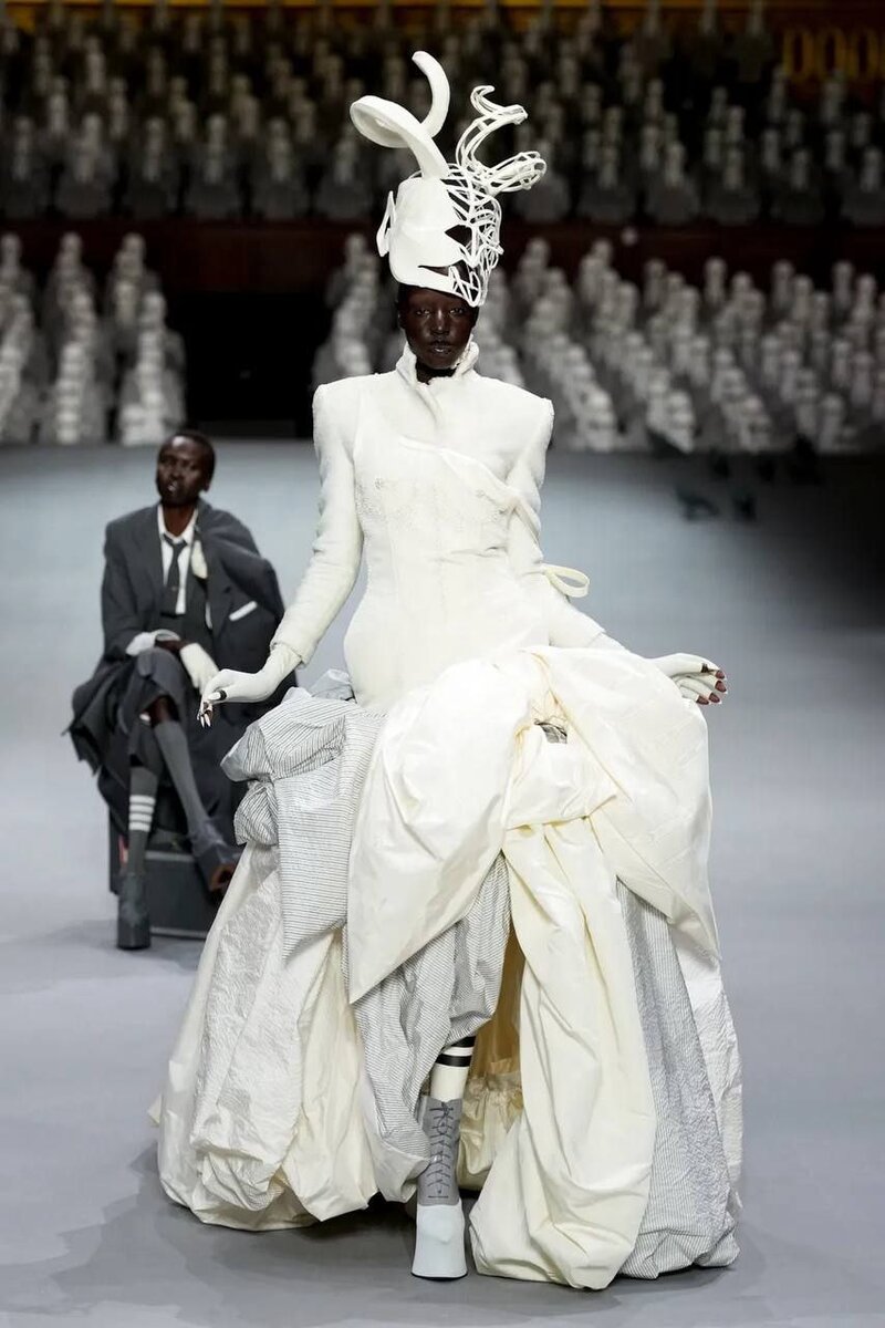 Торжество сюрреализма: первая кутюрная коллекция Thom Browne | Мадонна ...