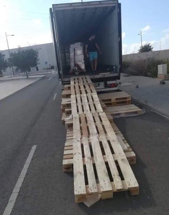 9 забавных и грустных фото про грузовики и дальнобойщиков | Все о грузовиках – Trucksplanet | Дзен